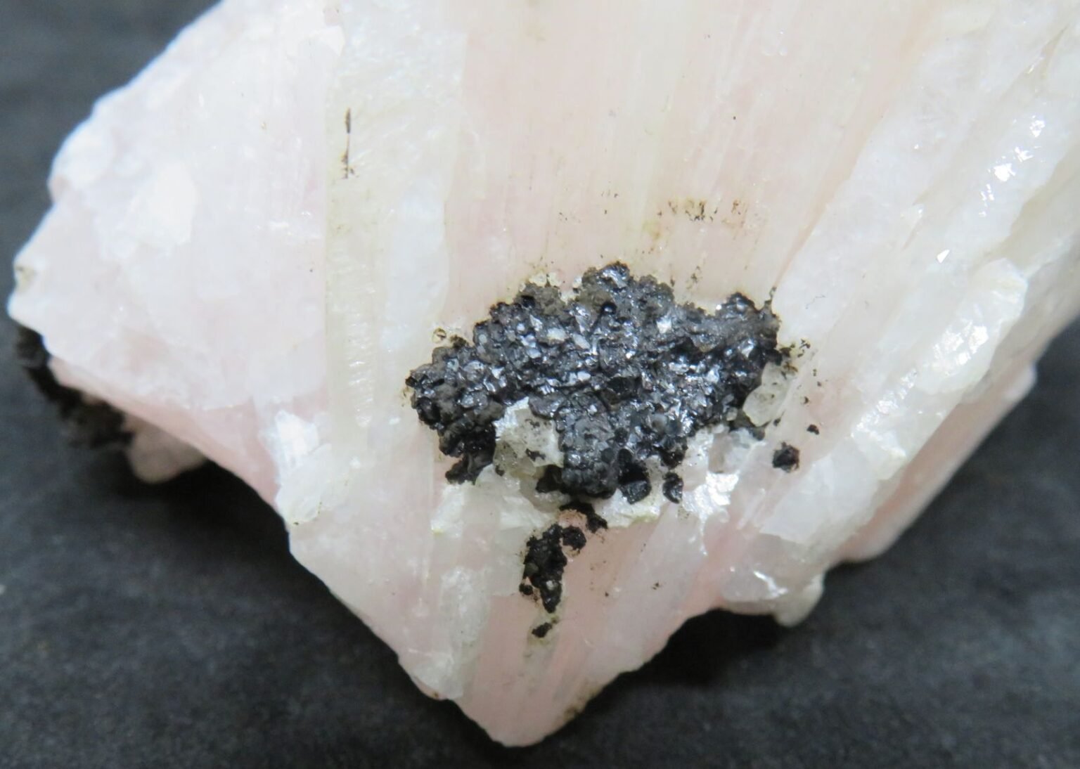 Manganoan Calcite and Sphalerite from Broken Hill