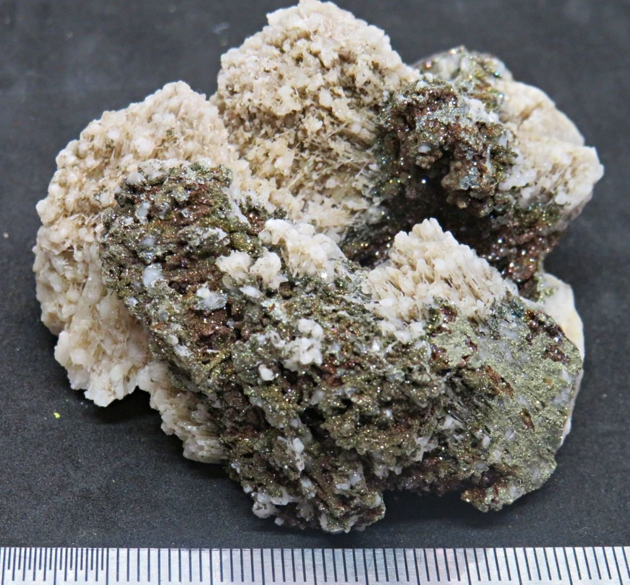 Kutnohorite and Pyrite, ZC/NBHC Mine, Broken Hill