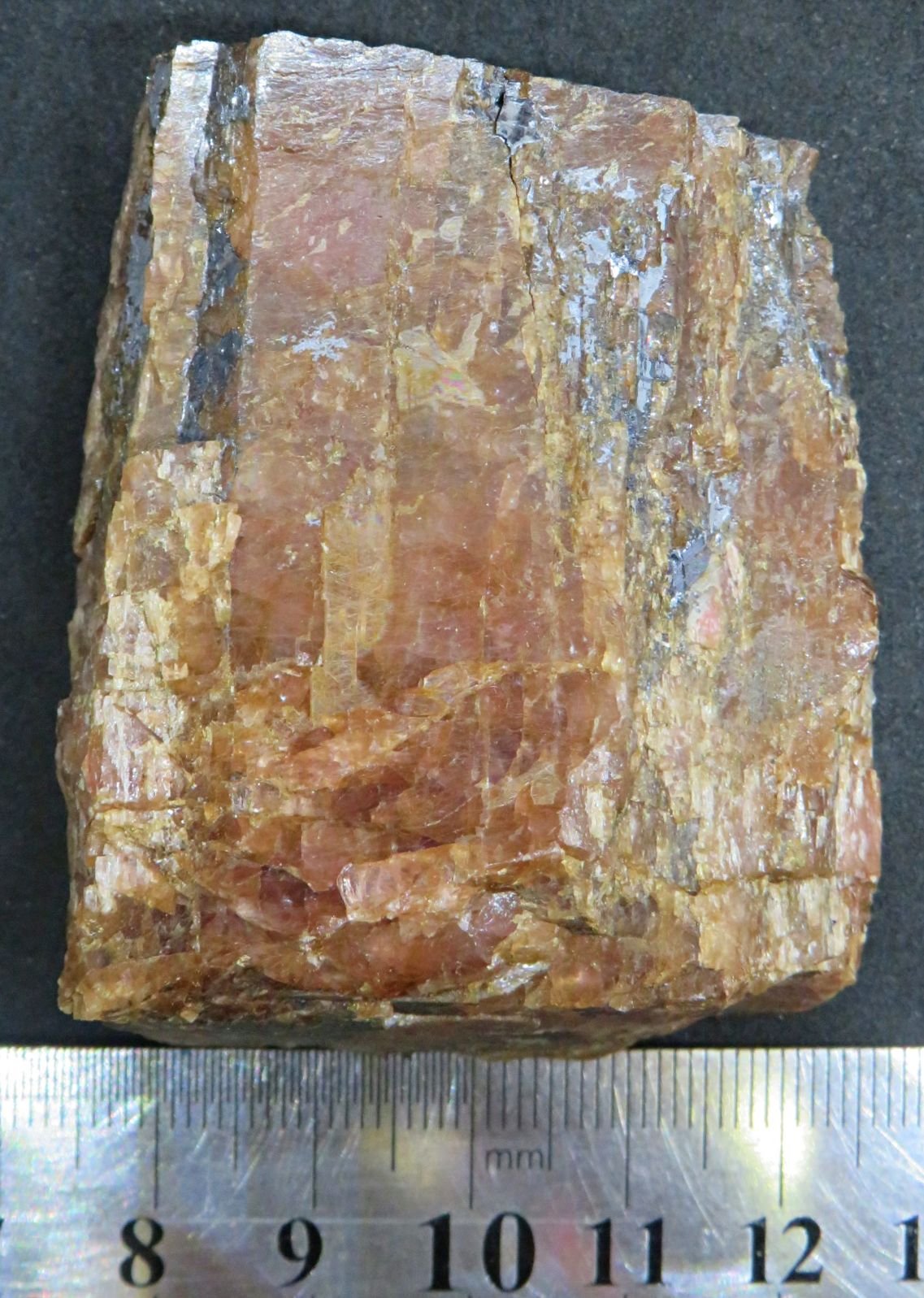 Bustamite from the NBHC Mine, Broken Hill (stock code B7F0322 ...